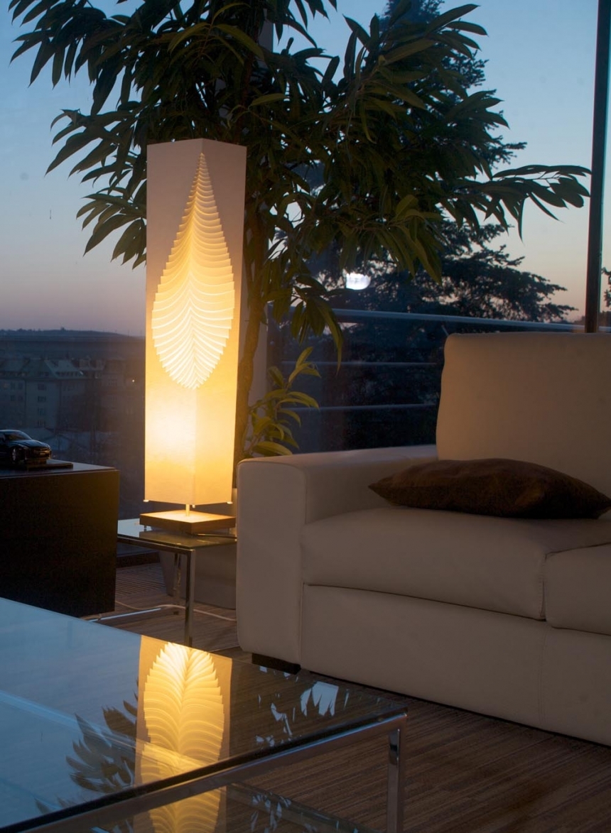 Leaf - MooDooNano paper design lamp on wooden stand by moodoo